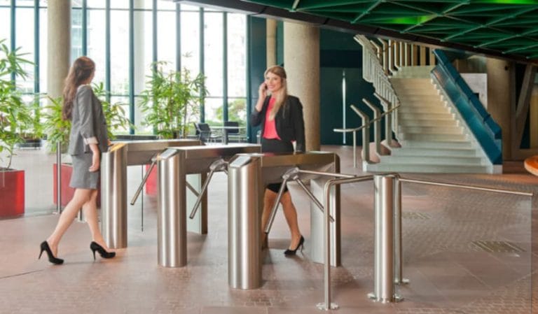 Instalación de Torniquetes de Acceso Peatonal - Nosteal